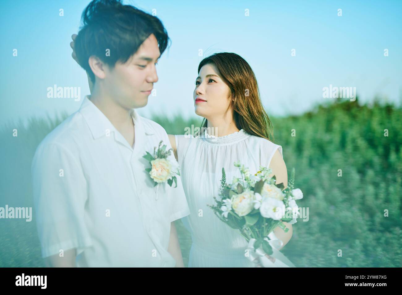 Couple and flower hi-res stock photography and images - Alamy