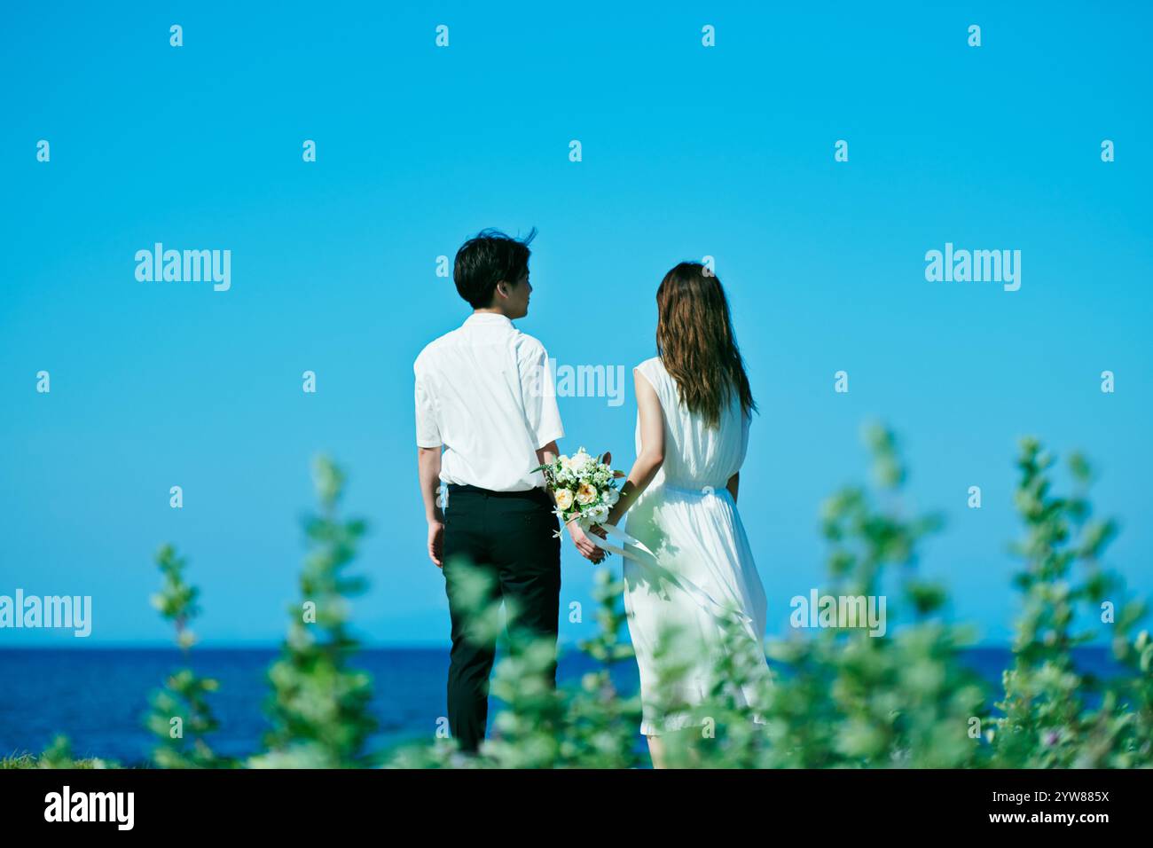 Wedding Couple Back View Stock Photo - Alamy