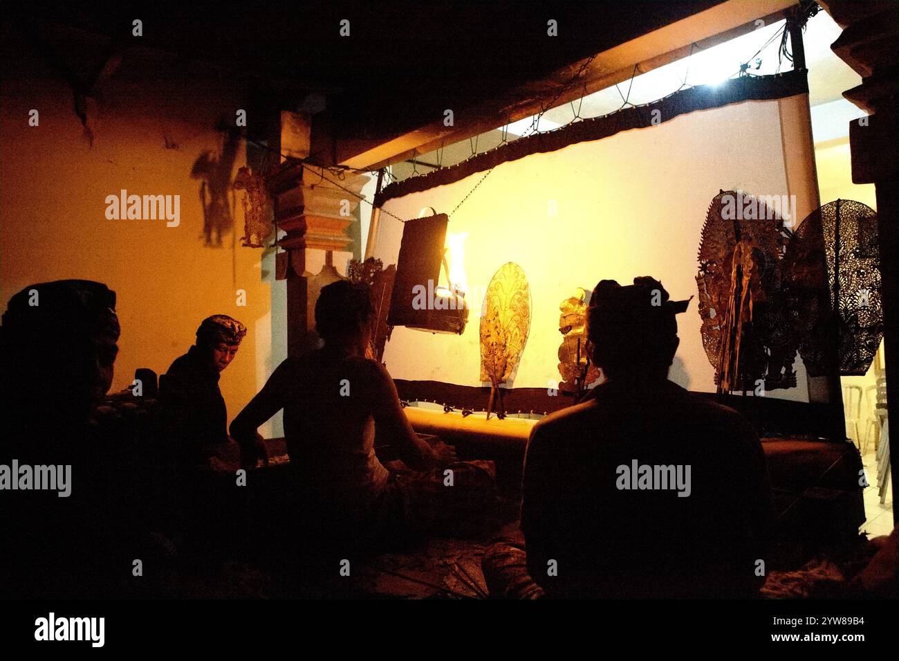 Shadow puppet show behind screen hi-res stock photography and images ...