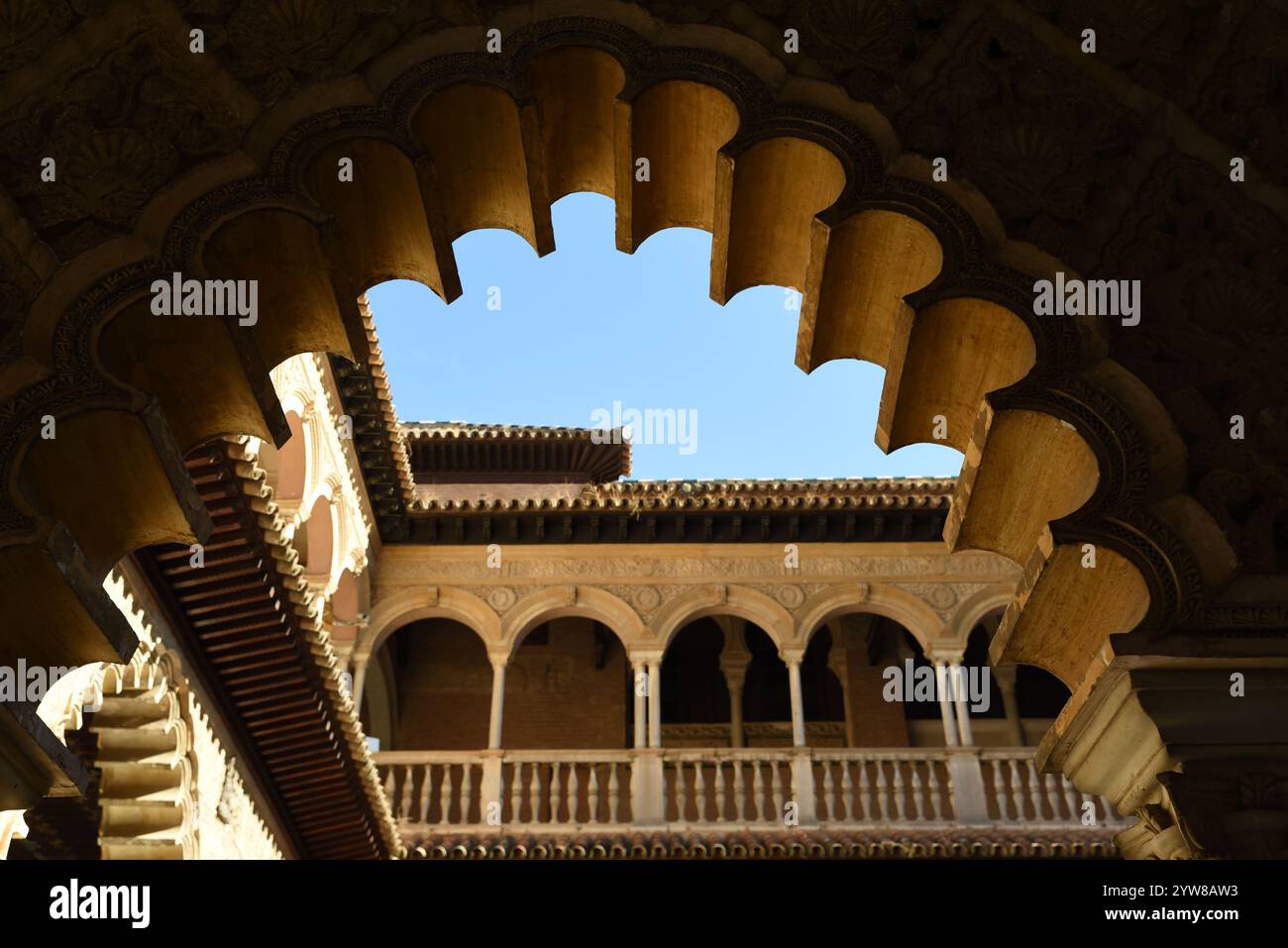 Decorative arch in the Royal Alcázar of Seville (Spain Stock Photo - Alamy