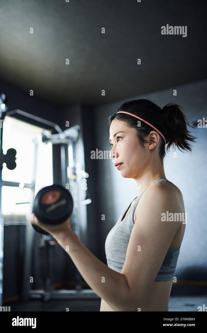Workout Young women Iron arrays Stock Photo - Alamy