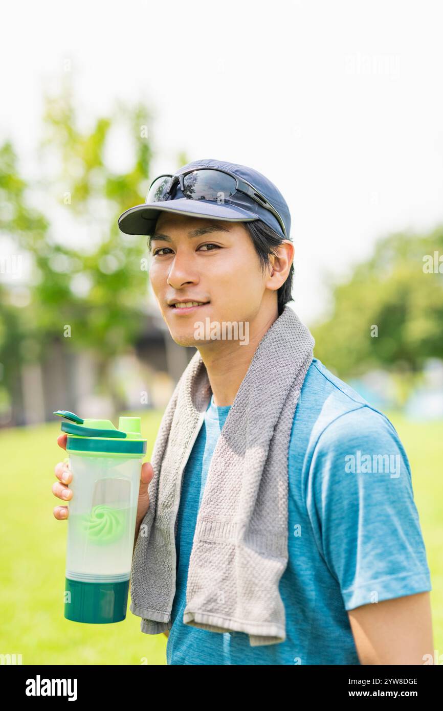 Men taking a break during exercise Stock Photo - Alamy