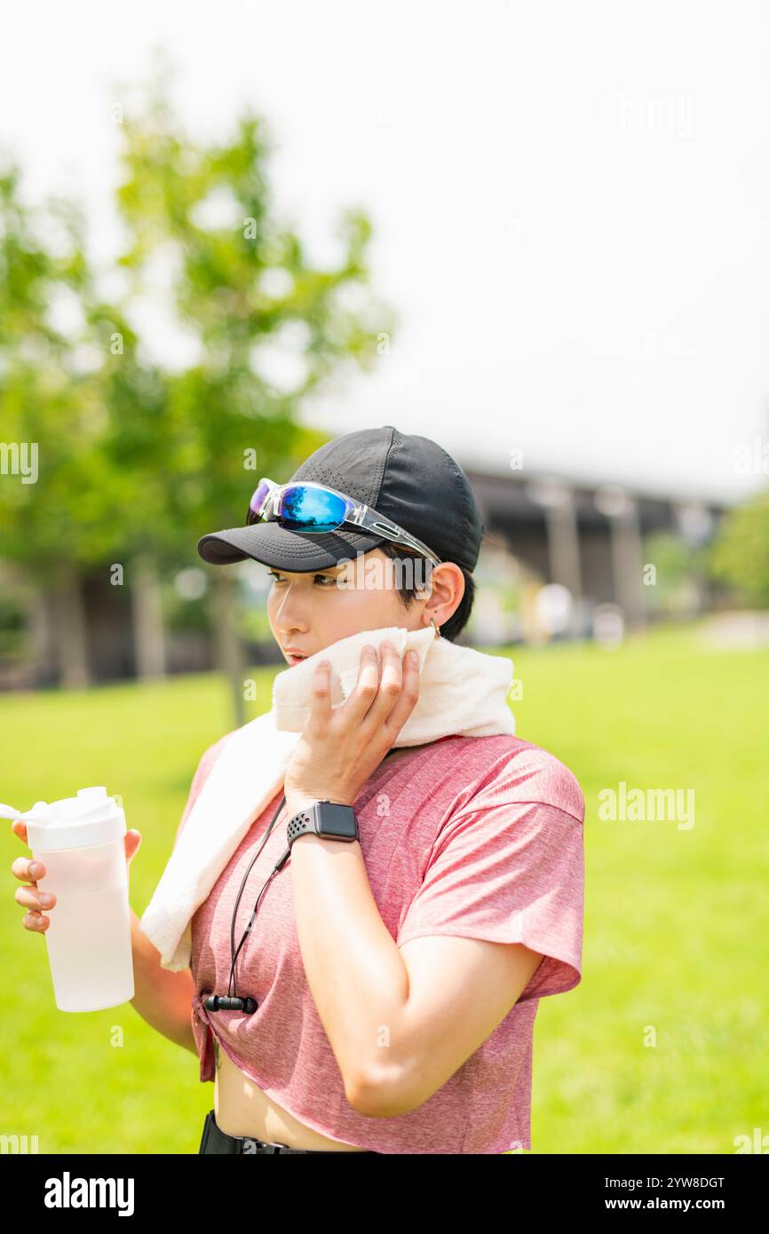 Woman taking a break during exercise Stock Photo - Alamy