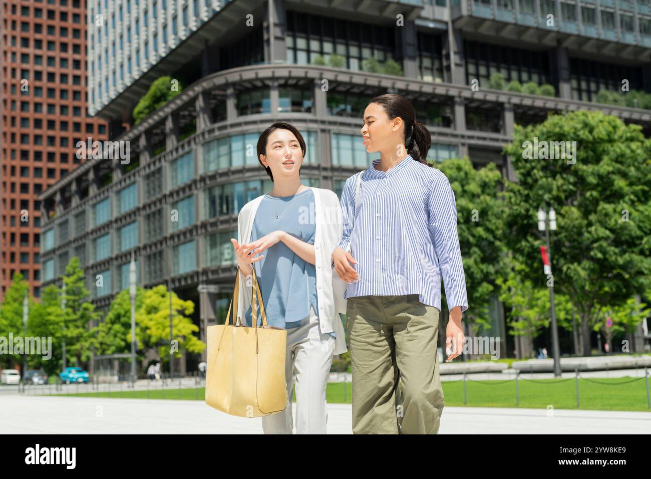 Woman walking street summer work hi-res stock photography and images ...