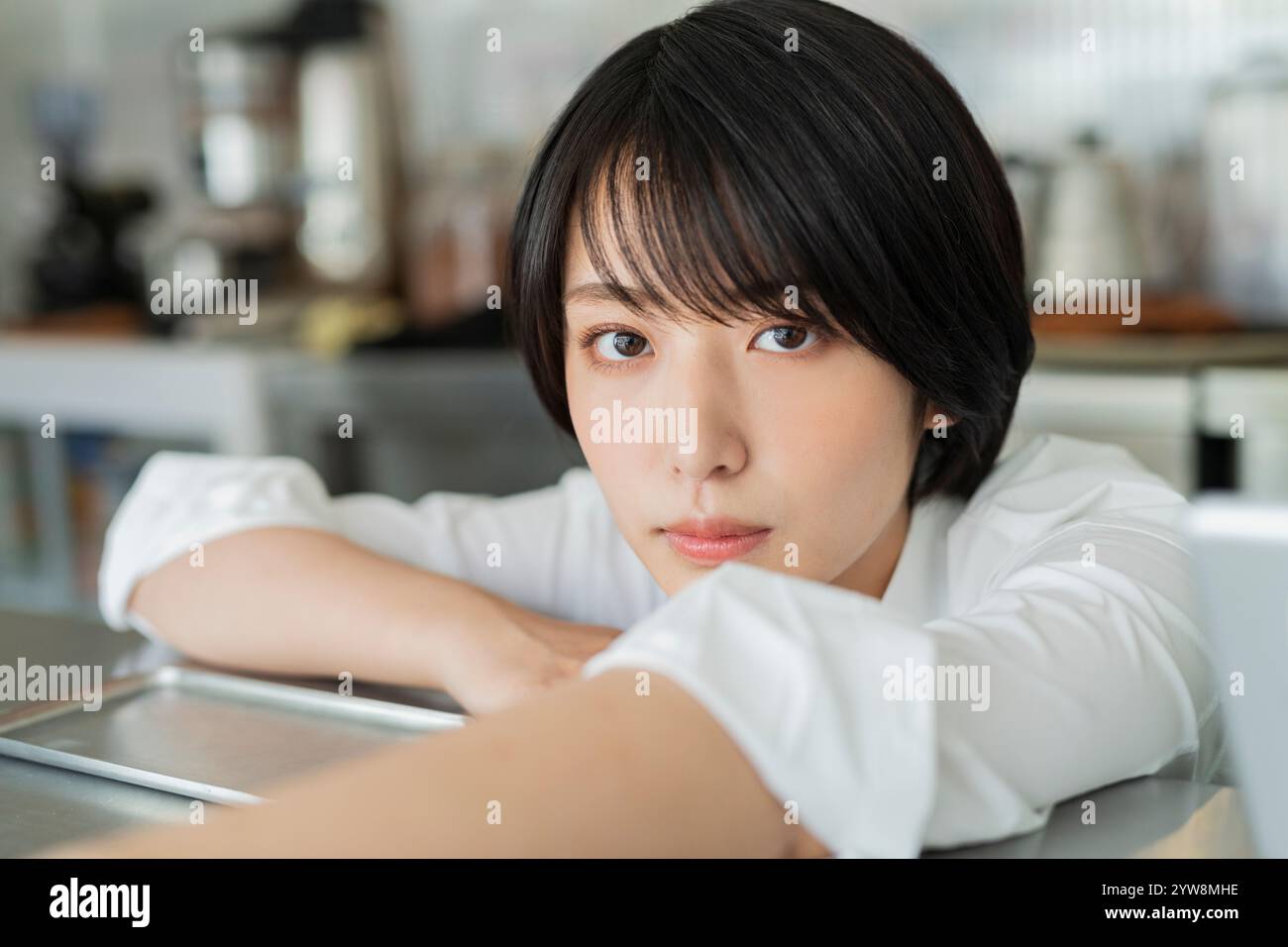 Café Female staff Stock Photo - Alamy