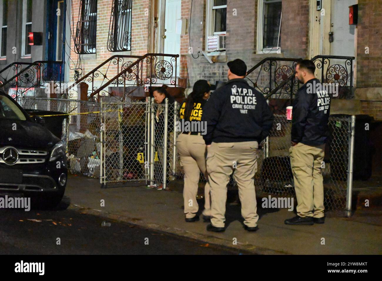 Deer. 9th Dec, 2024. (new) nypd crime scene unit places evidence ...