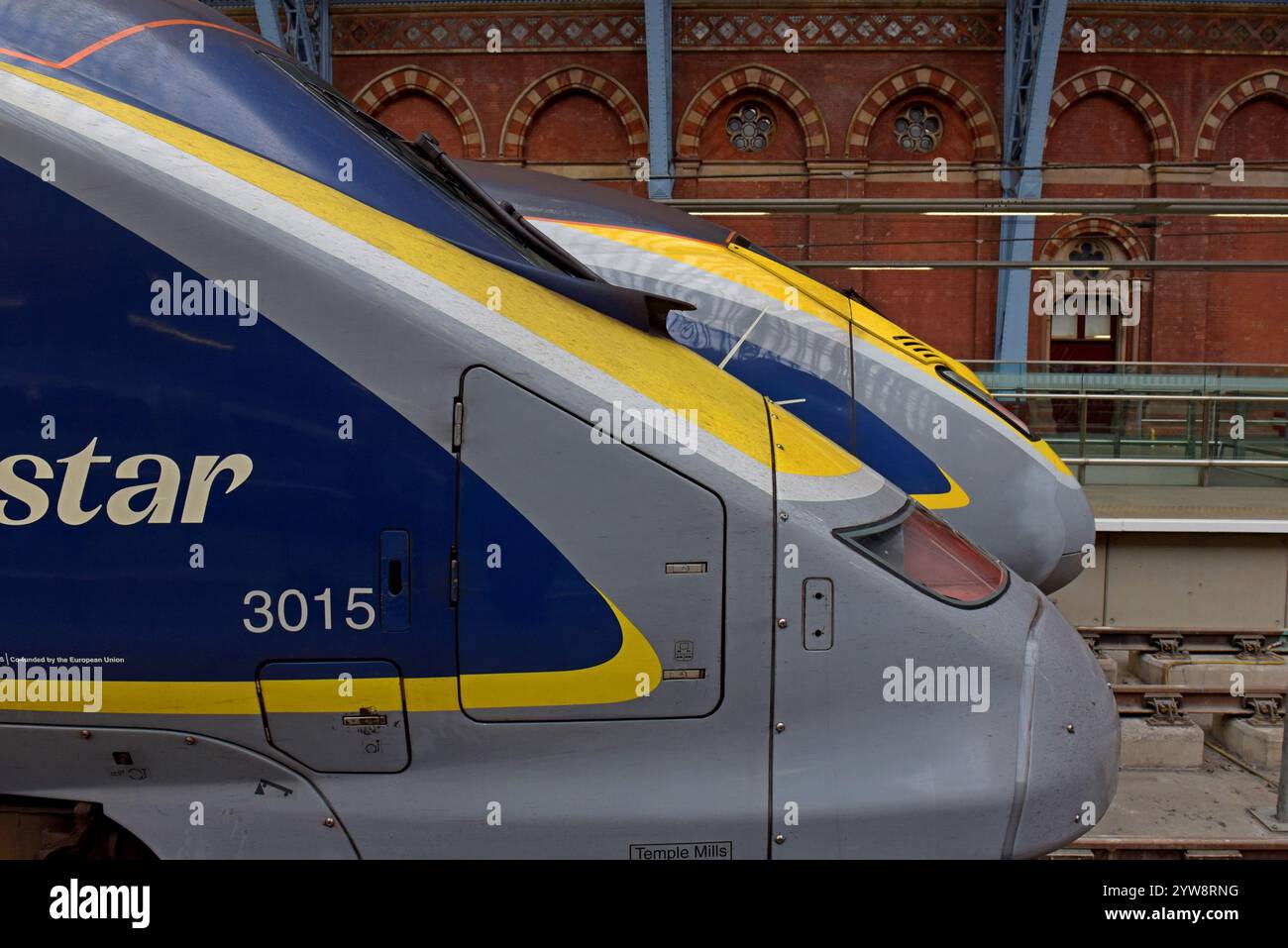 Eurostar channel tunnel trains, E300 front & E320 rear, at St Pancras ...