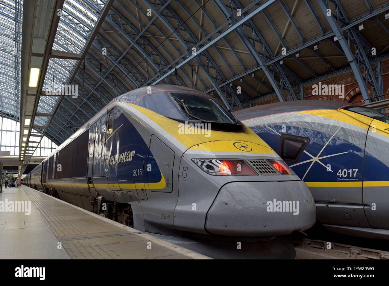 Eurostar channel tunnel trains, E300 front & E320 rear, at St Pancras ...