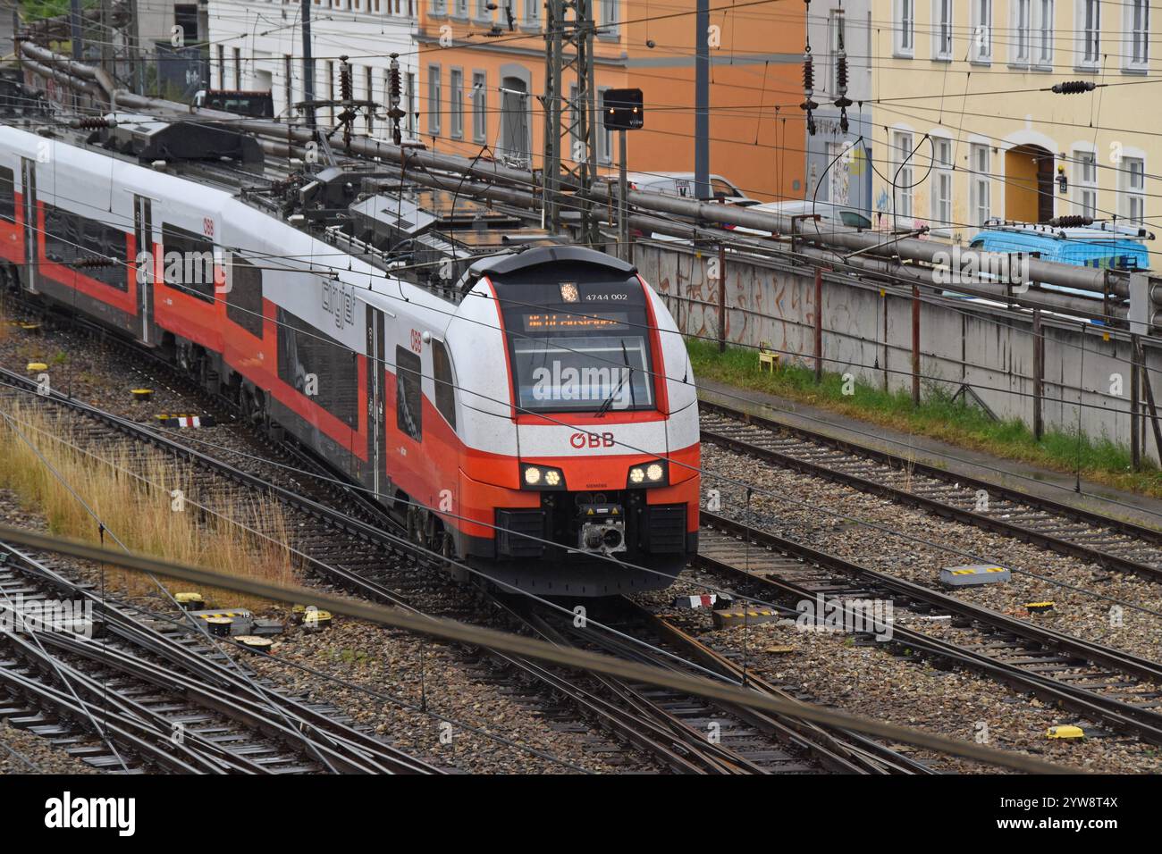 Commuter train departing Wien Westbahnhof Railway Station, Vienna ...