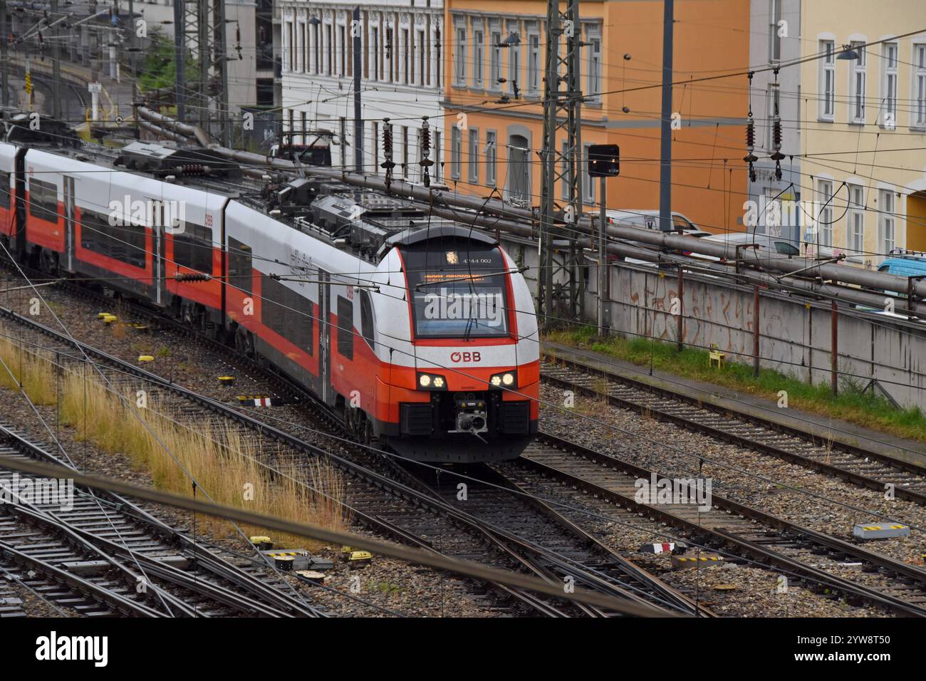 Commuter train departing Wien Westbahnhof Railway Station, Vienna ...