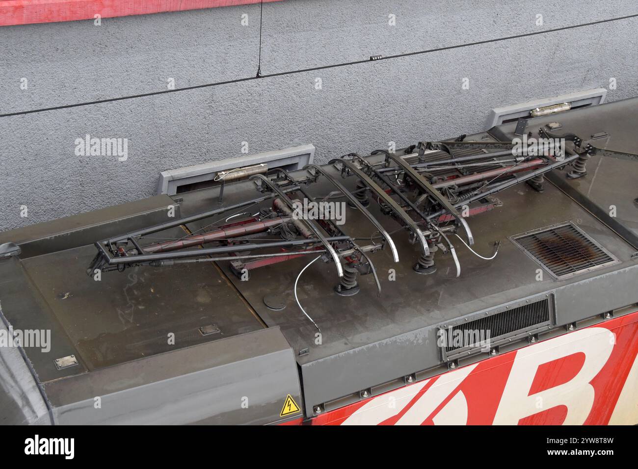 Detail of the Overhead Electric Wire contact and pickup appuratus ...