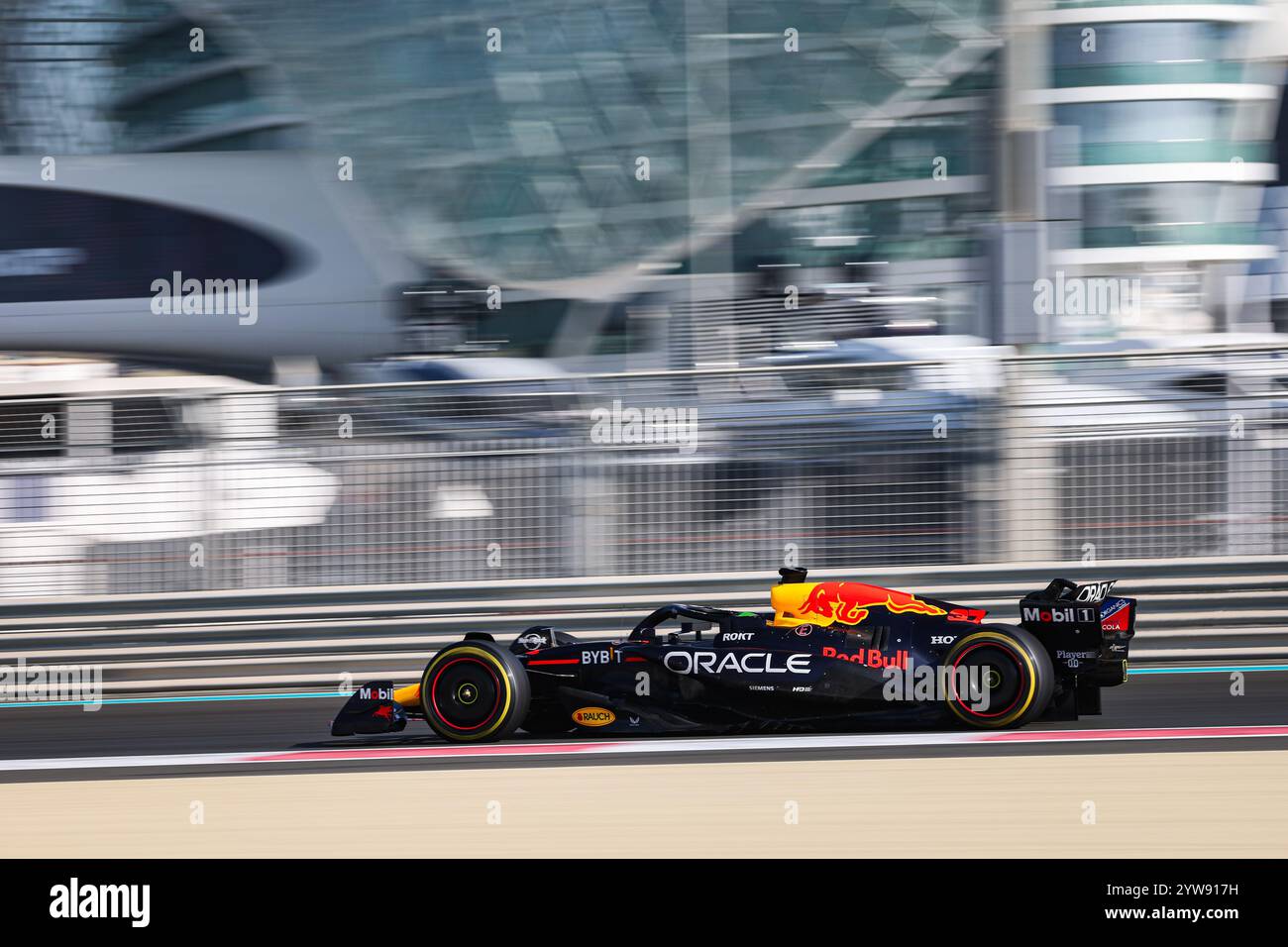 37 HADJAR Isack (fra), Red Bull Racing RB20, action during the Formula ...