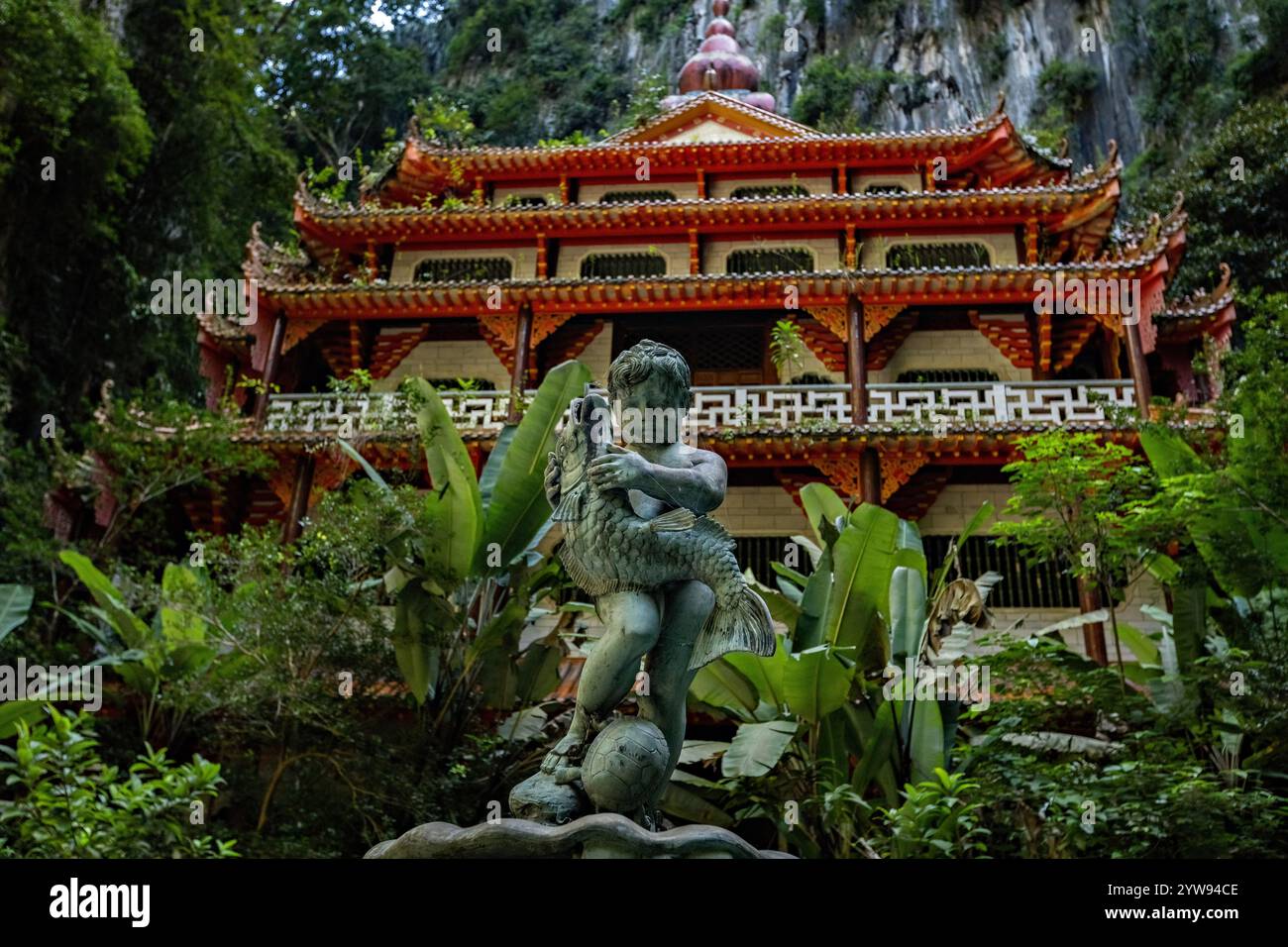 Spectacular view of Sam Poh Tong temple hidden in the mountains in Ipoh ...