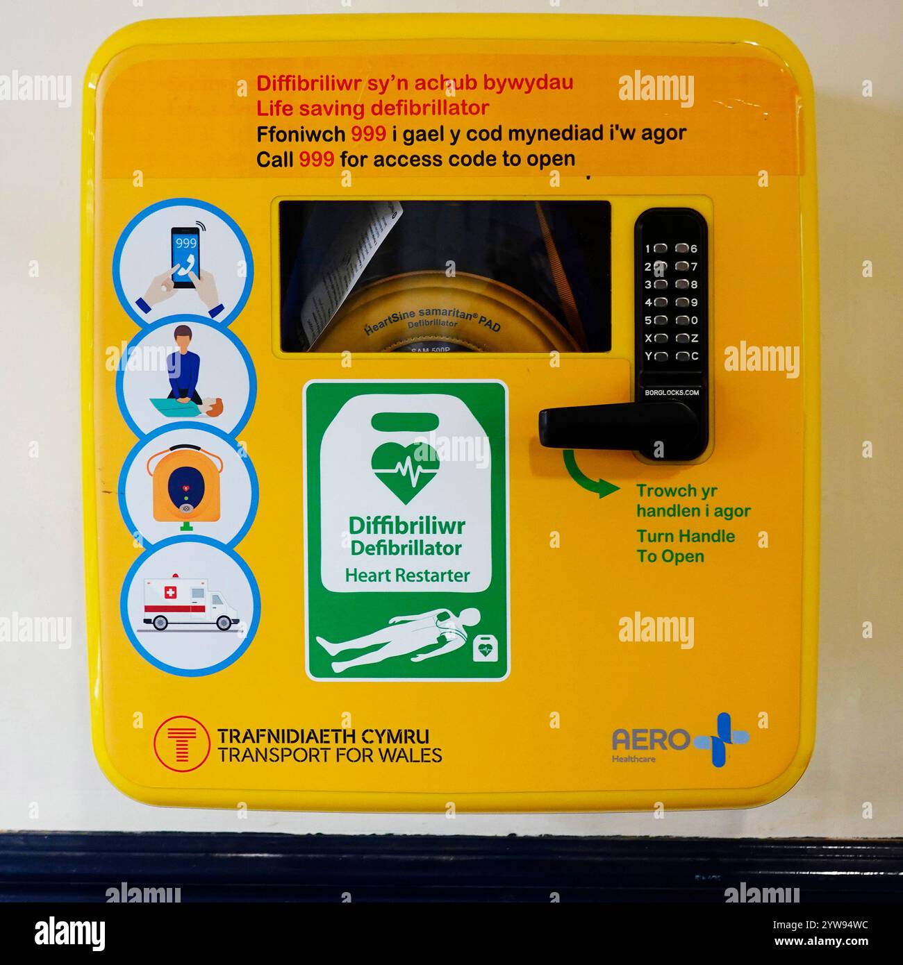 Heart defibrillator restarter machine hi-res stock photography and ...