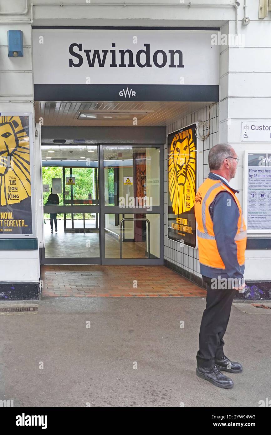 Swindon railway station platform man at work managing safe arrival ...