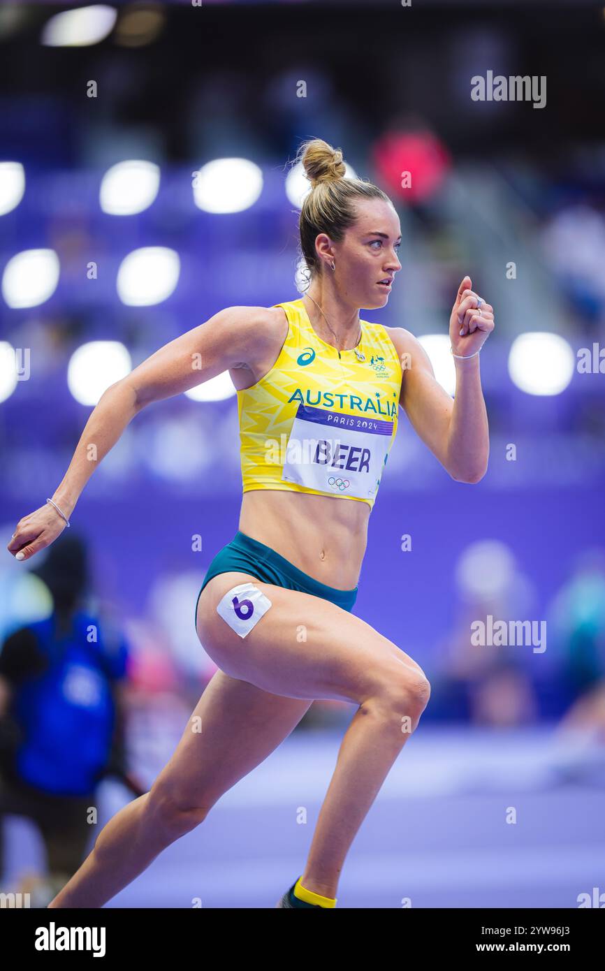 Ellie Beer participating in the 400 meters at the Paris 2024 Olympic ...