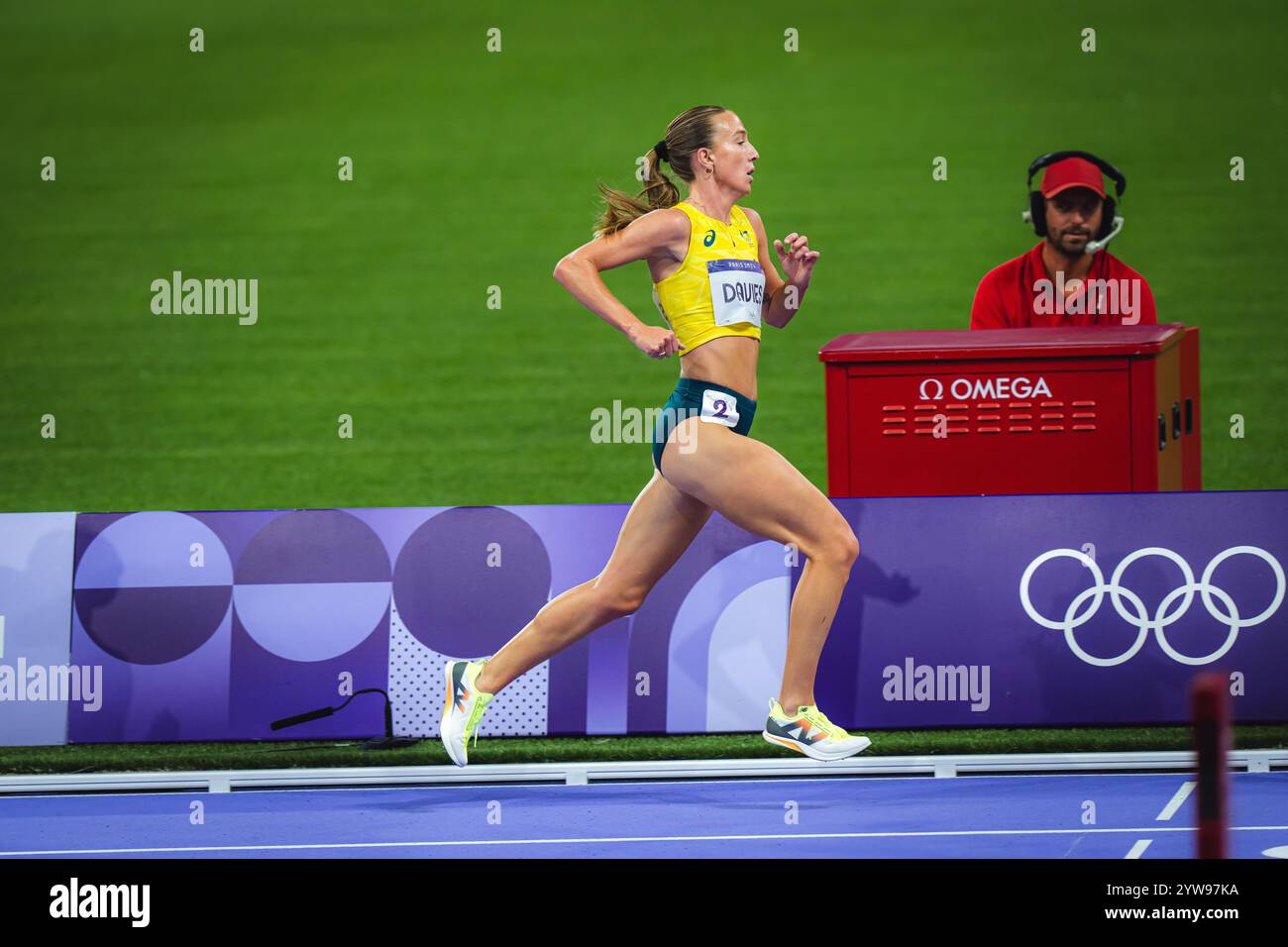 Rose Davies participating in the 5000 meters at the Paris 2024 Olympic ...