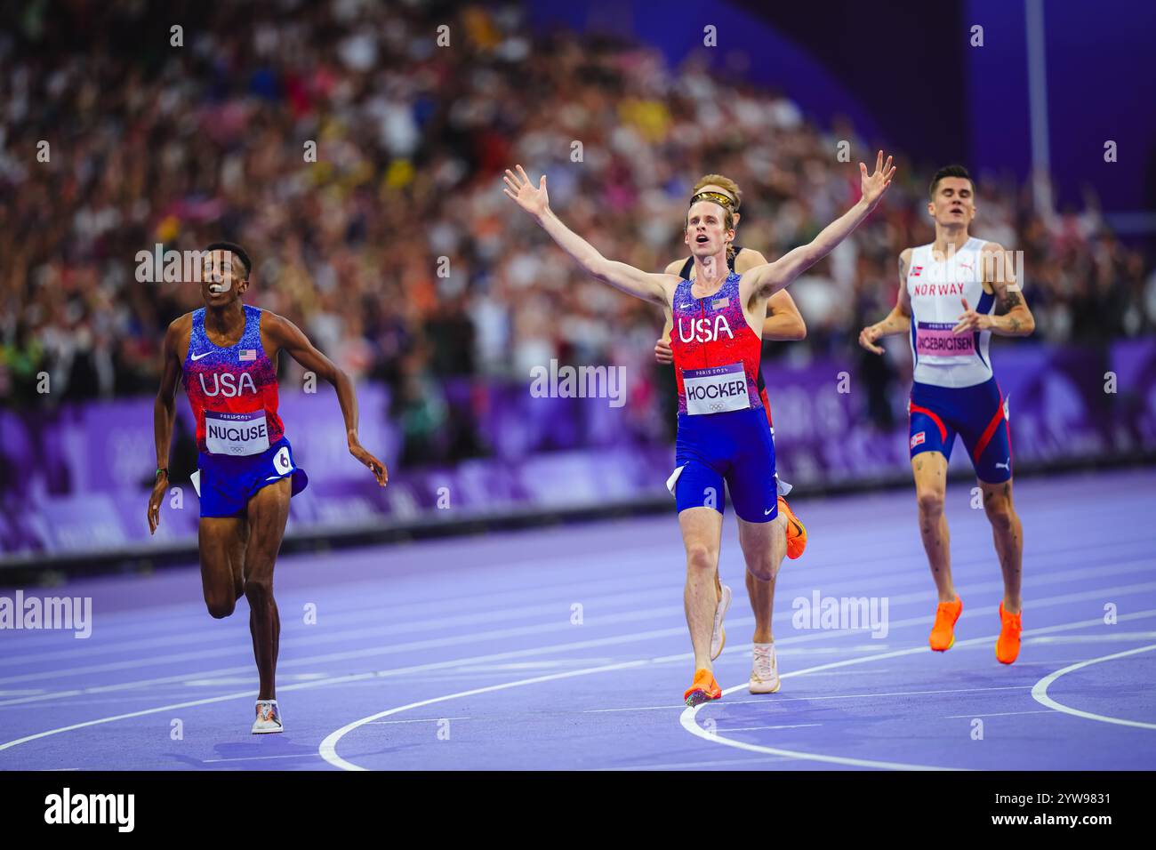 Cole Hocker winning in the 1500 meters at the Paris 2024 Olympic Games ...