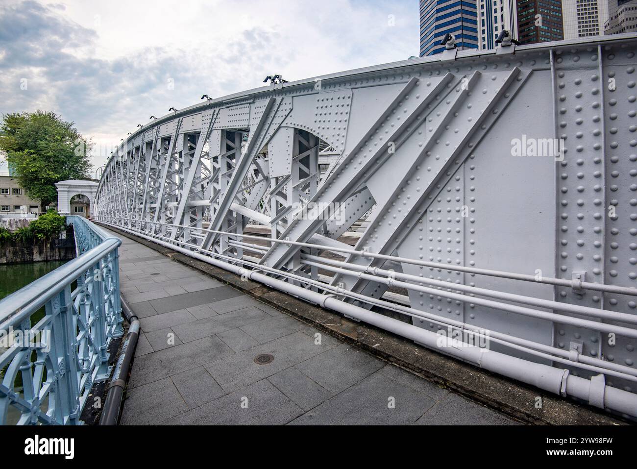 The historic 1910 built Anderson Bridge over the Singapore River in ...