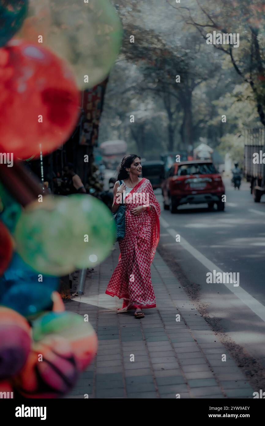 indian young girl walking in saree Stock Photo - Alamy