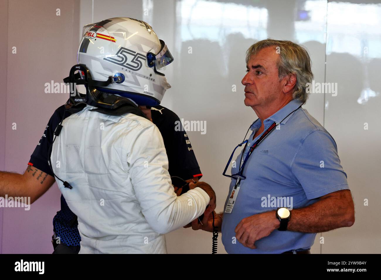 Abu Dhabi, Abu Dhabi. 10th Dec, 2024. (L to R): Carlos Sainz Jr (ESP ...