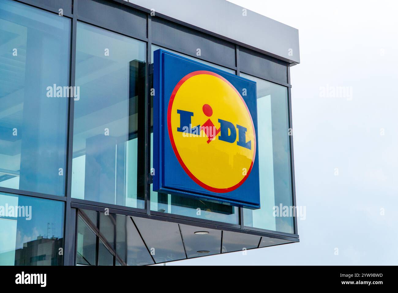 Supermarket contemporary building with Lidl European trademark logotype ...