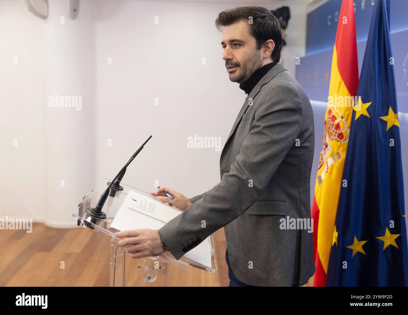The spokesman of the Mixed Parliamentary Group, Javier Sánchez Serna ...