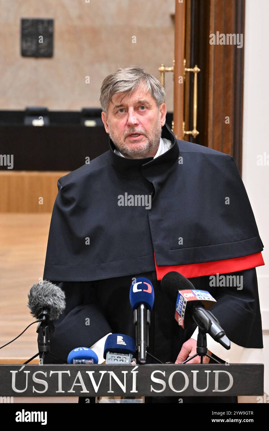 Who rules today hi-res stock photography and images - Alamy