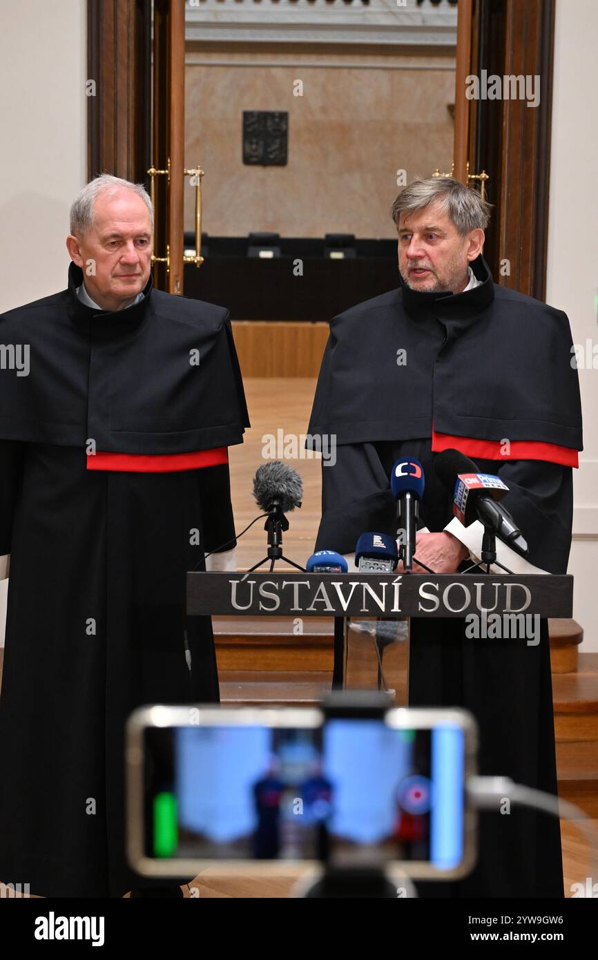 Who rules today hi-res stock photography and images - Alamy