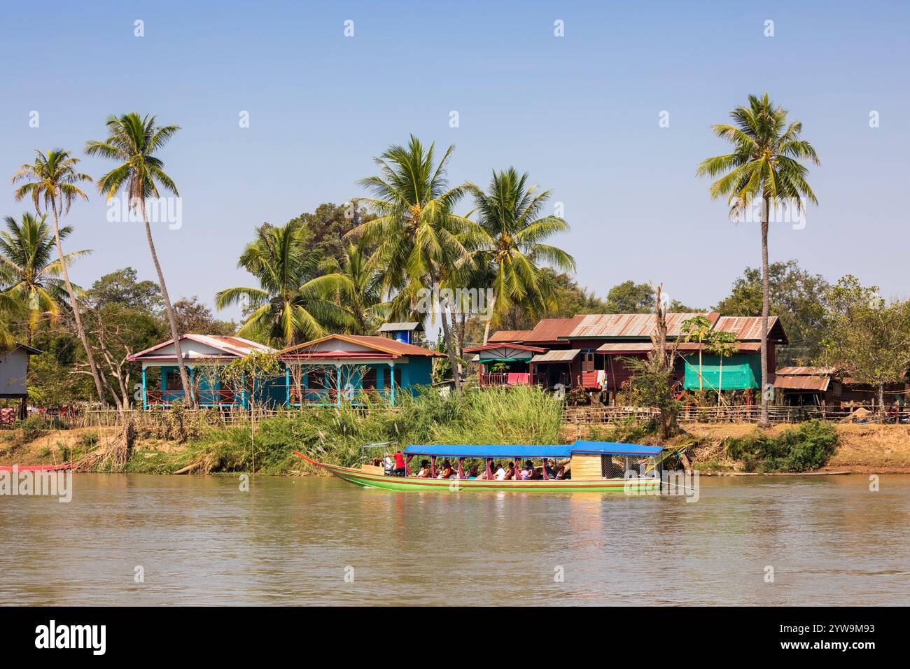 Don Det island on the Mekong River in the Four Thousand Island ...