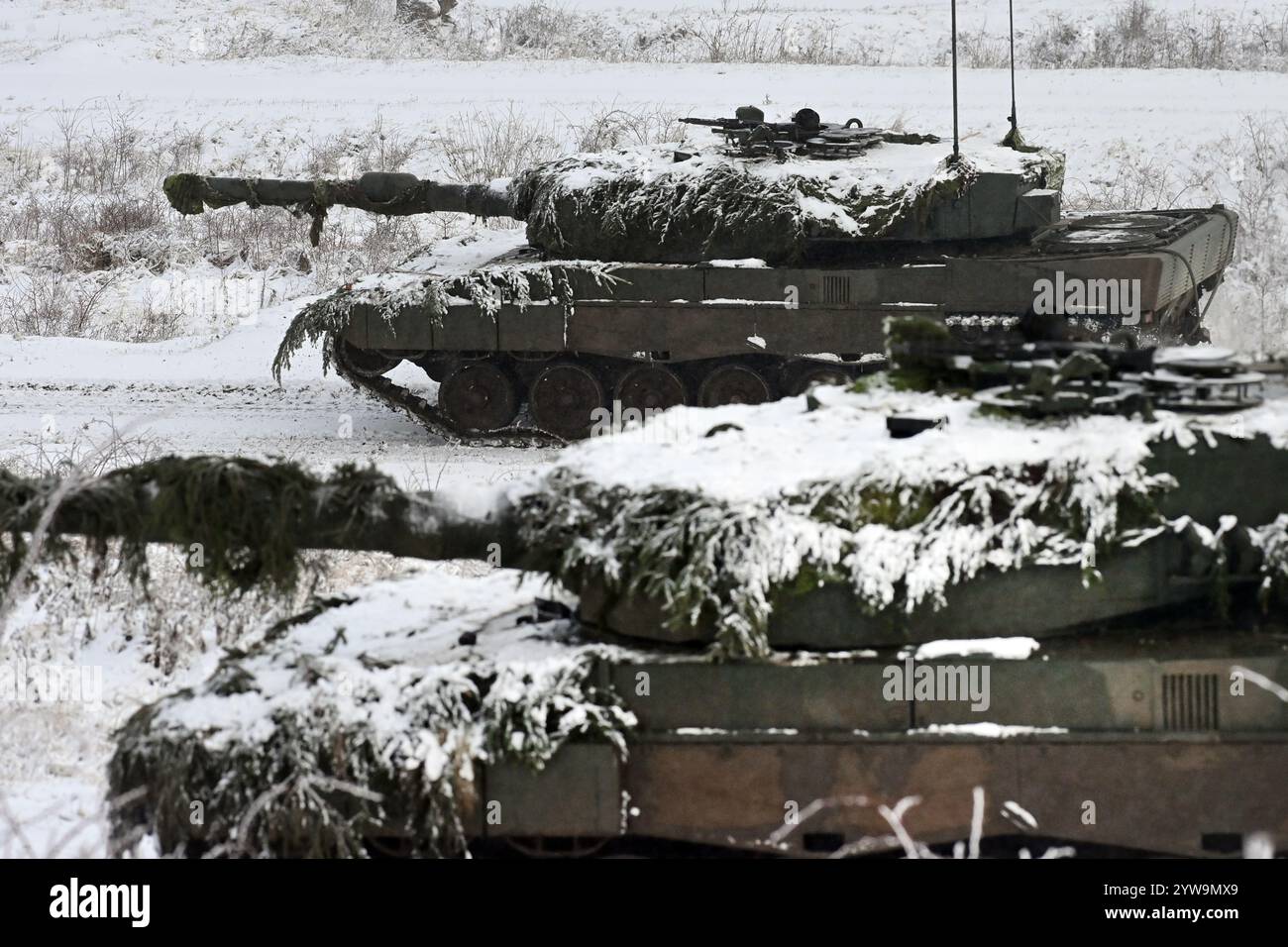 Leopard 2a4 tanks hi-res stock photography and images - Alamy