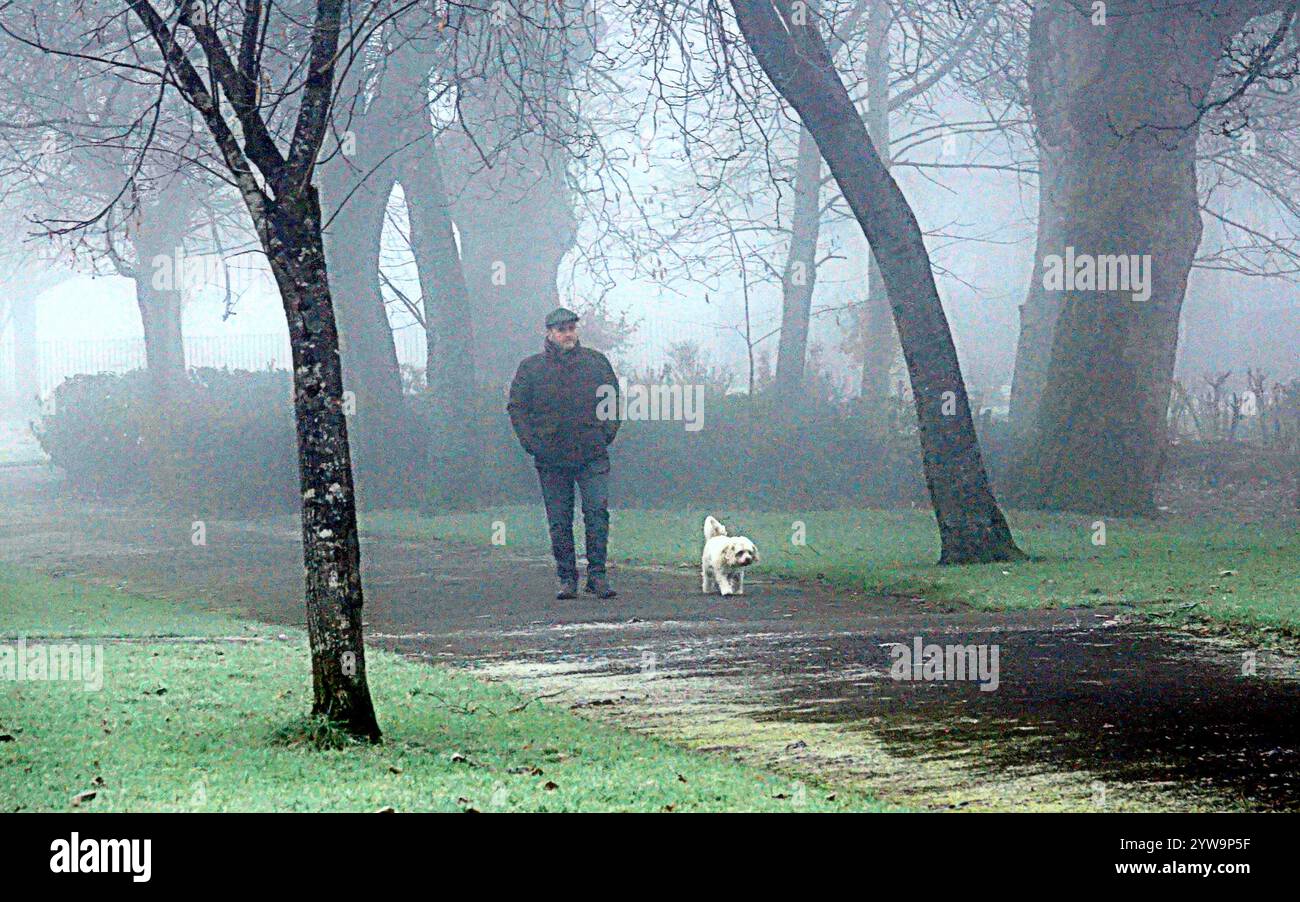 Glasgow, Scotland, UK. 10th December, 2024. UK Weather: Freezing fog ...