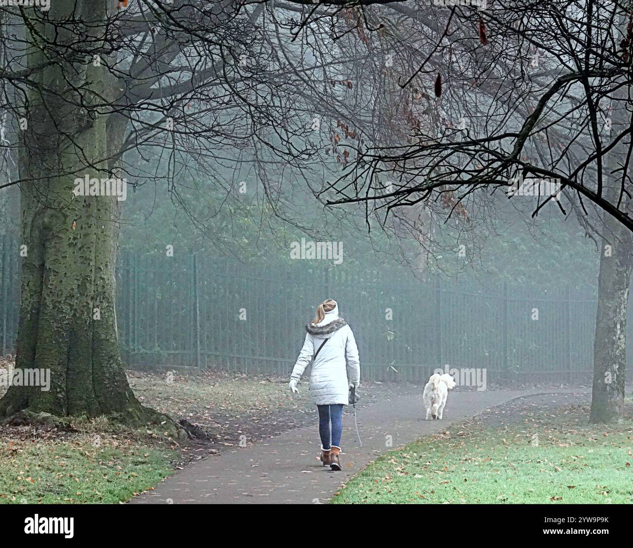 Glasgow, Scotland, UK. 10th December, 2024. UK Weather: Freezing fog ...