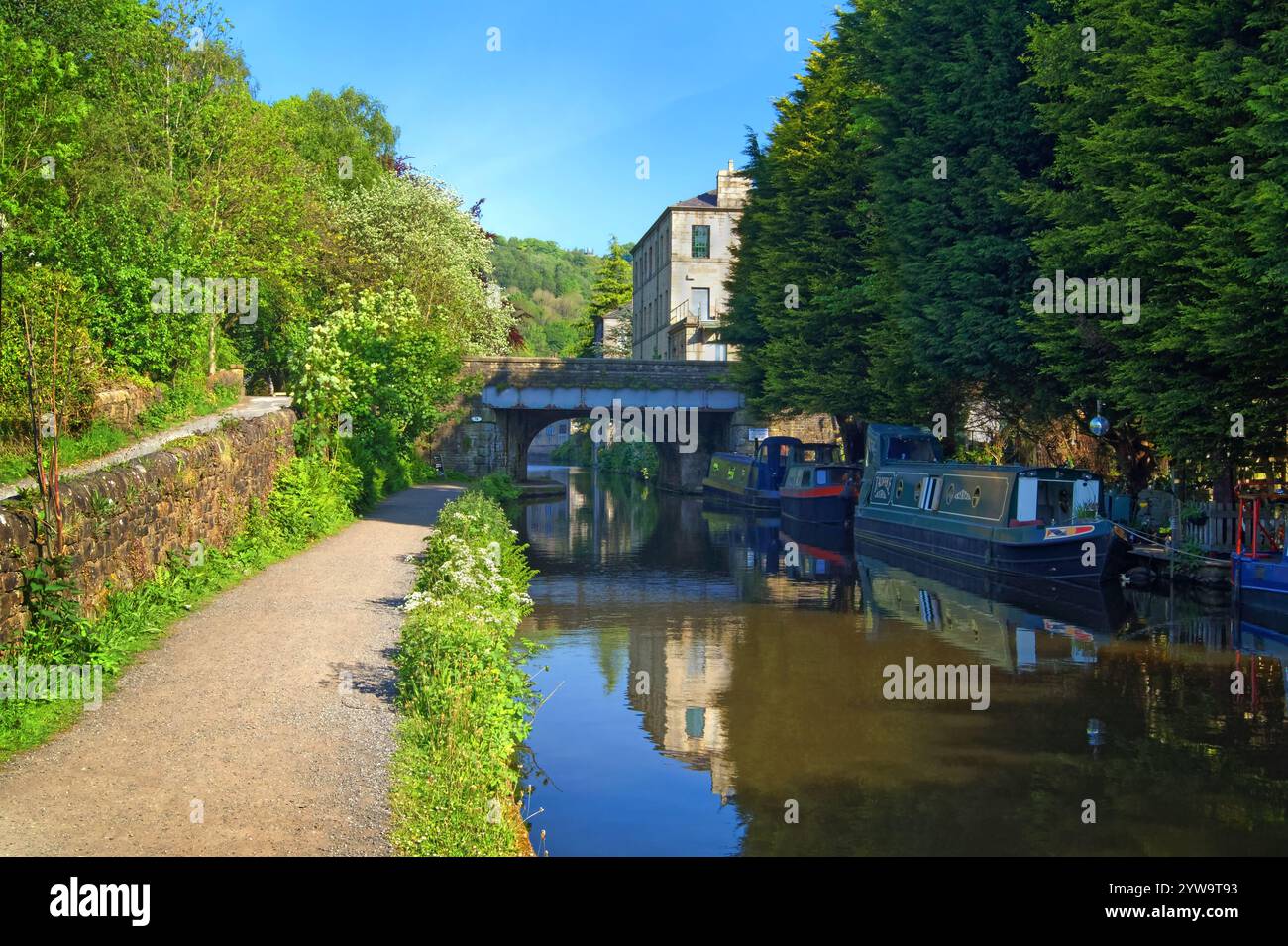 UK, West Yorkshire, Hebden Bridge, Rochdale Canal, Station Road Bridge ...