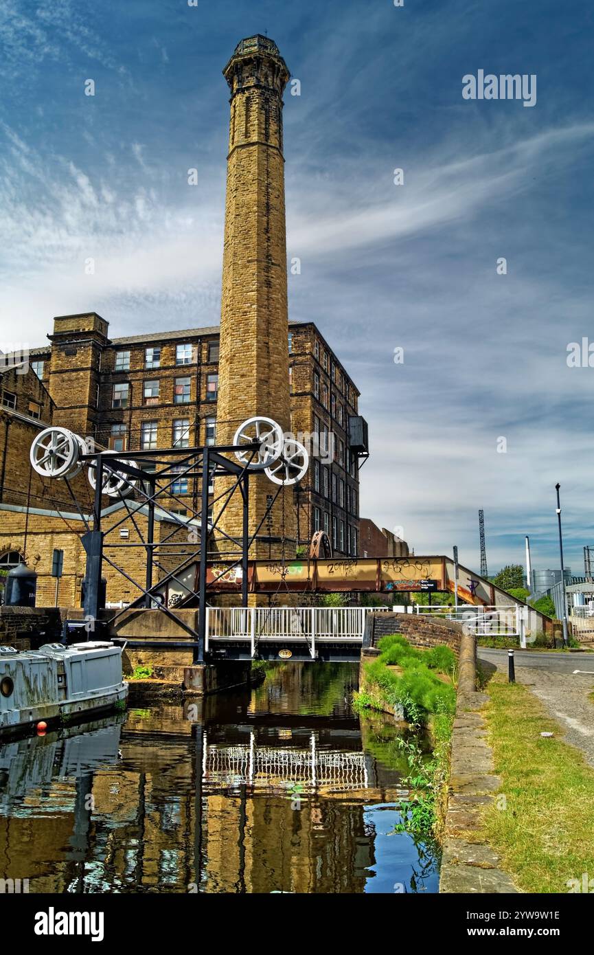 Loco liftbridge hi-res stock photography and images - Alamy