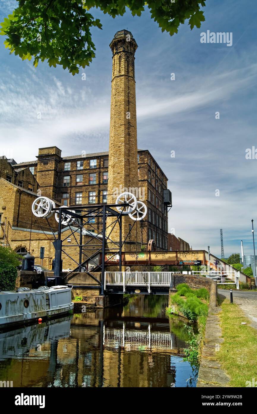Loco liftbridge hi-res stock photography and images - Alamy