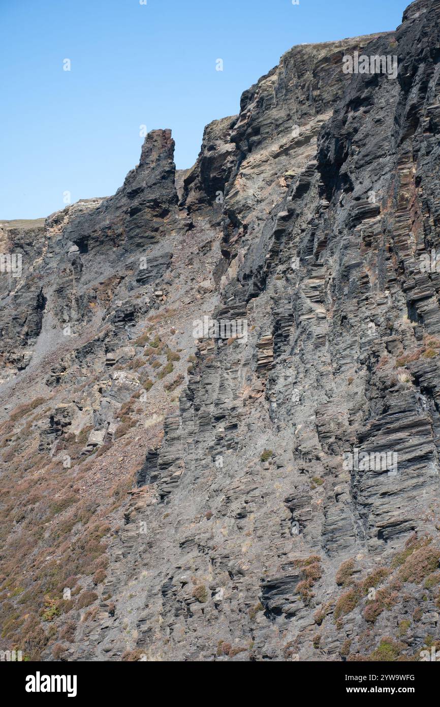 Weathered slate cliffs at Strangles Beach the North Cornish Coast Stock ...