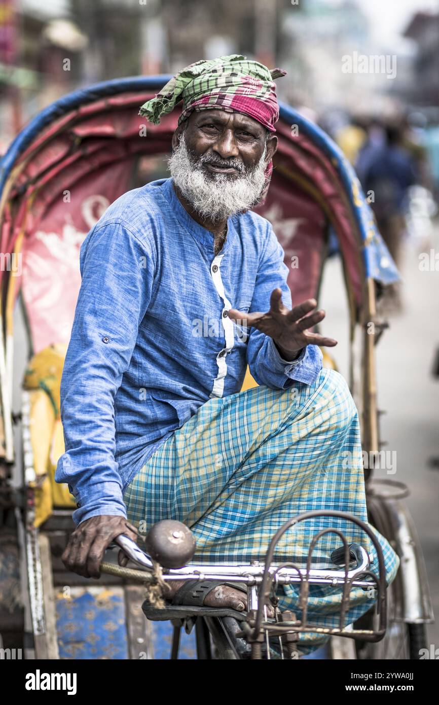 Men in rickshaws dhaka hi-res stock photography and images - Alamy