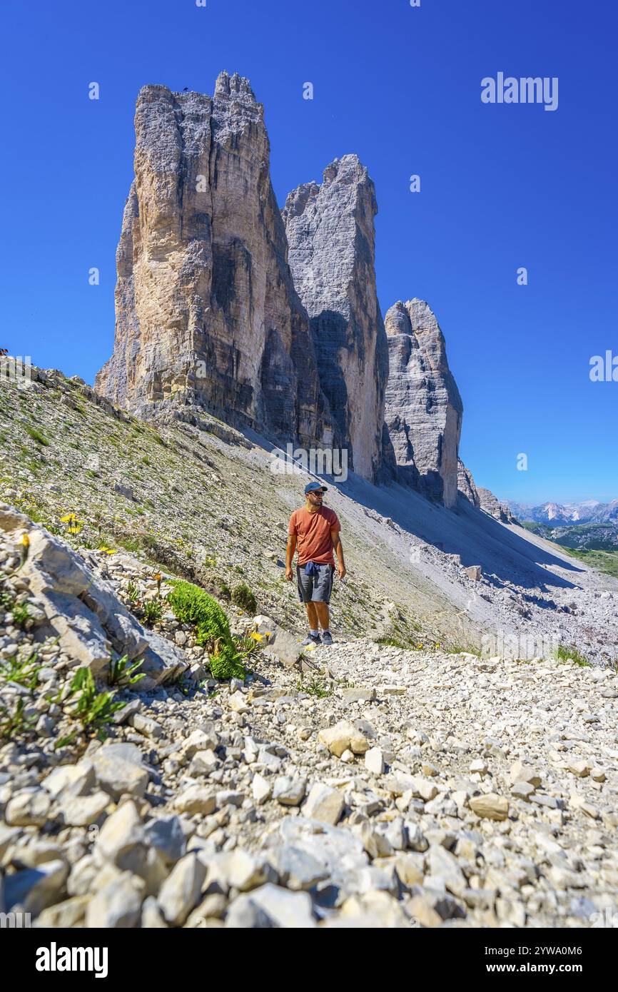 Tourist walking on the trail leading to the tre cime di lavaredo ...