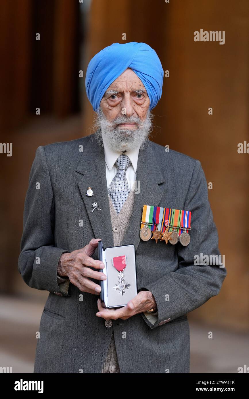 Havildar Major Rajindar Dhatt after being made an Honorary Member of ...