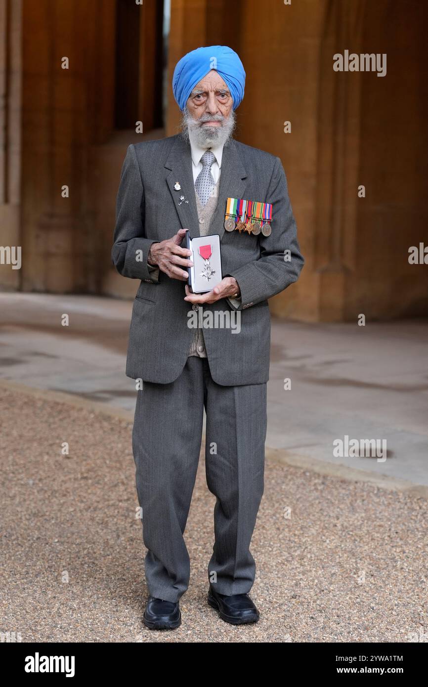 Havildar Major Rajindar Dhatt after being made an Honorary Member of ...