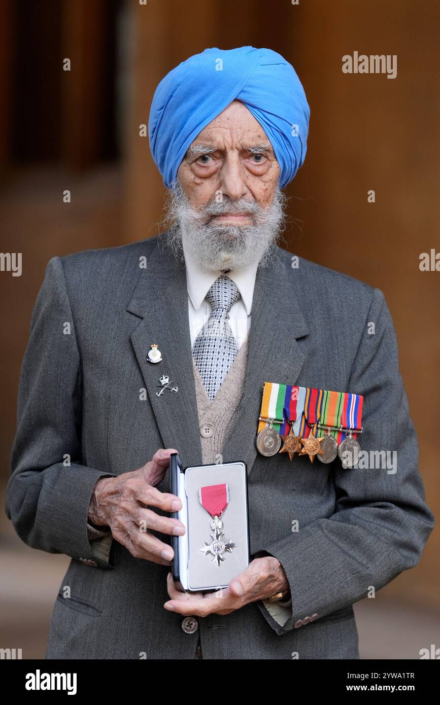 Havildar Major Rajindar Dhatt after being made an Honorary Member of ...