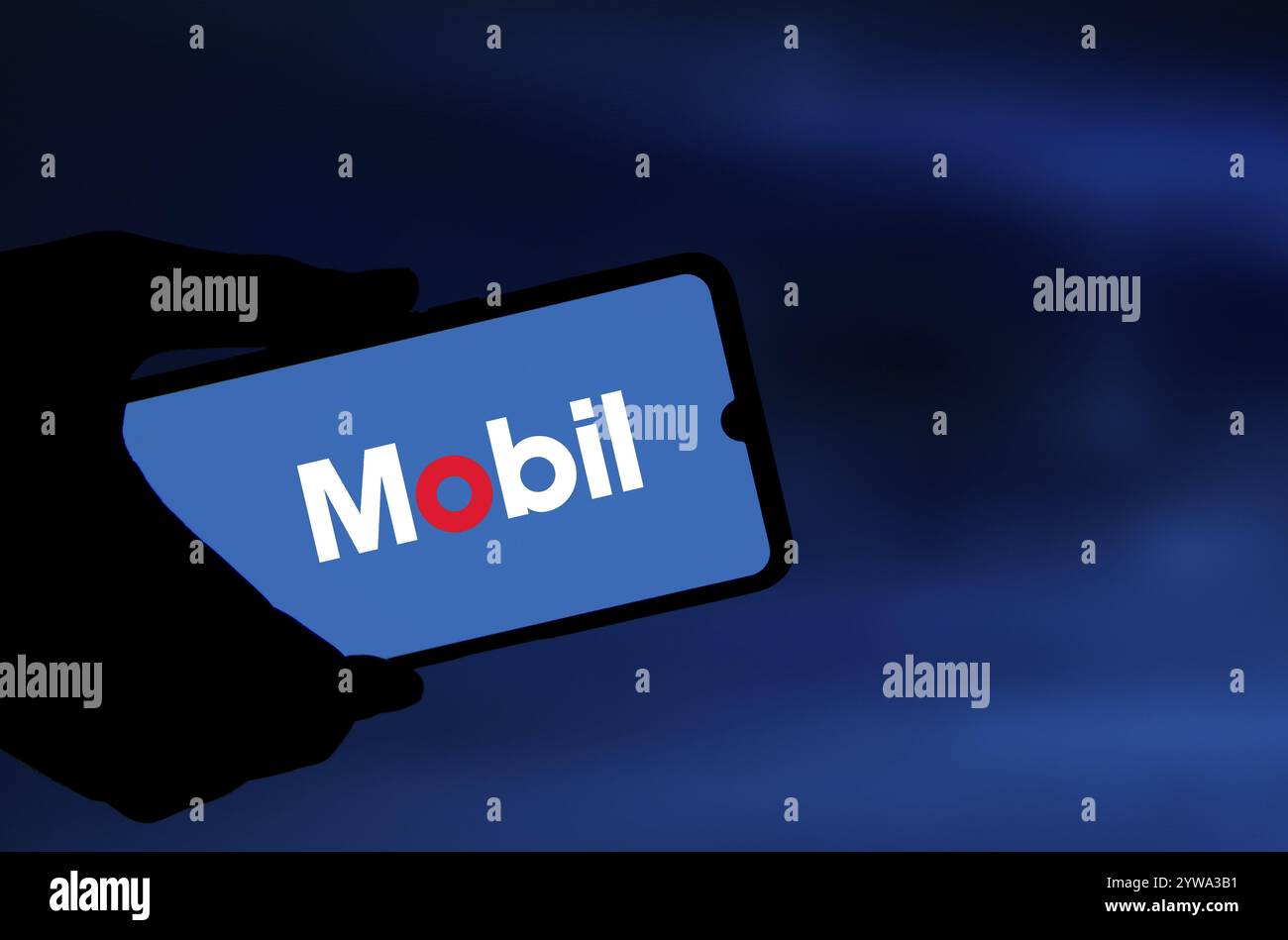 Mobil logo hi-res stock photography and images - Alamy