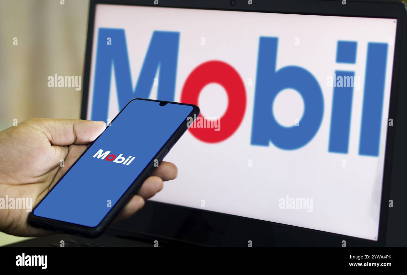 Mobil logo hi-res stock photography and images - Alamy