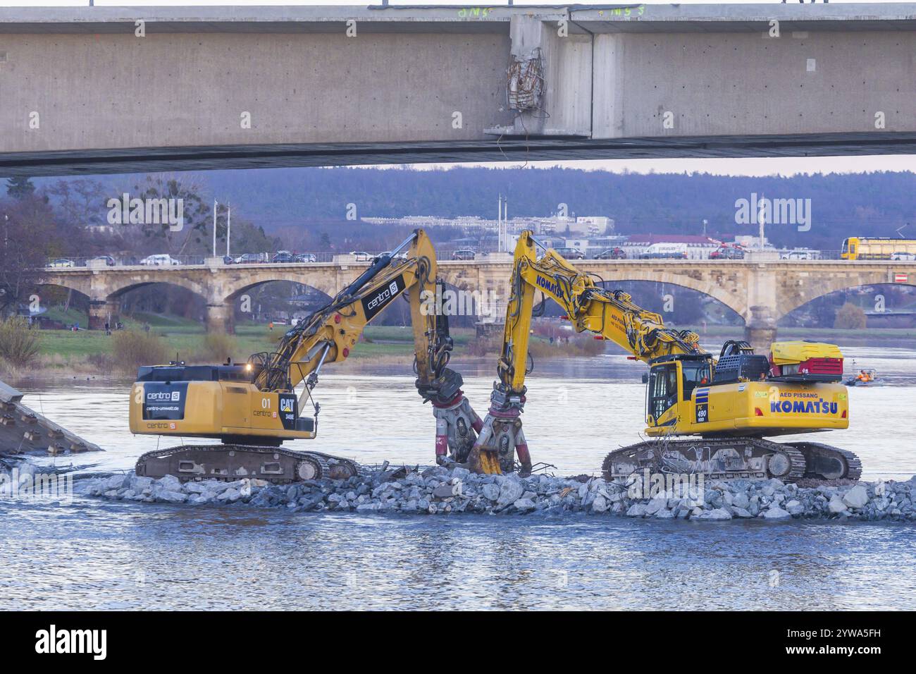 After the partial collapse of the Carola Bridge, demolition work ...