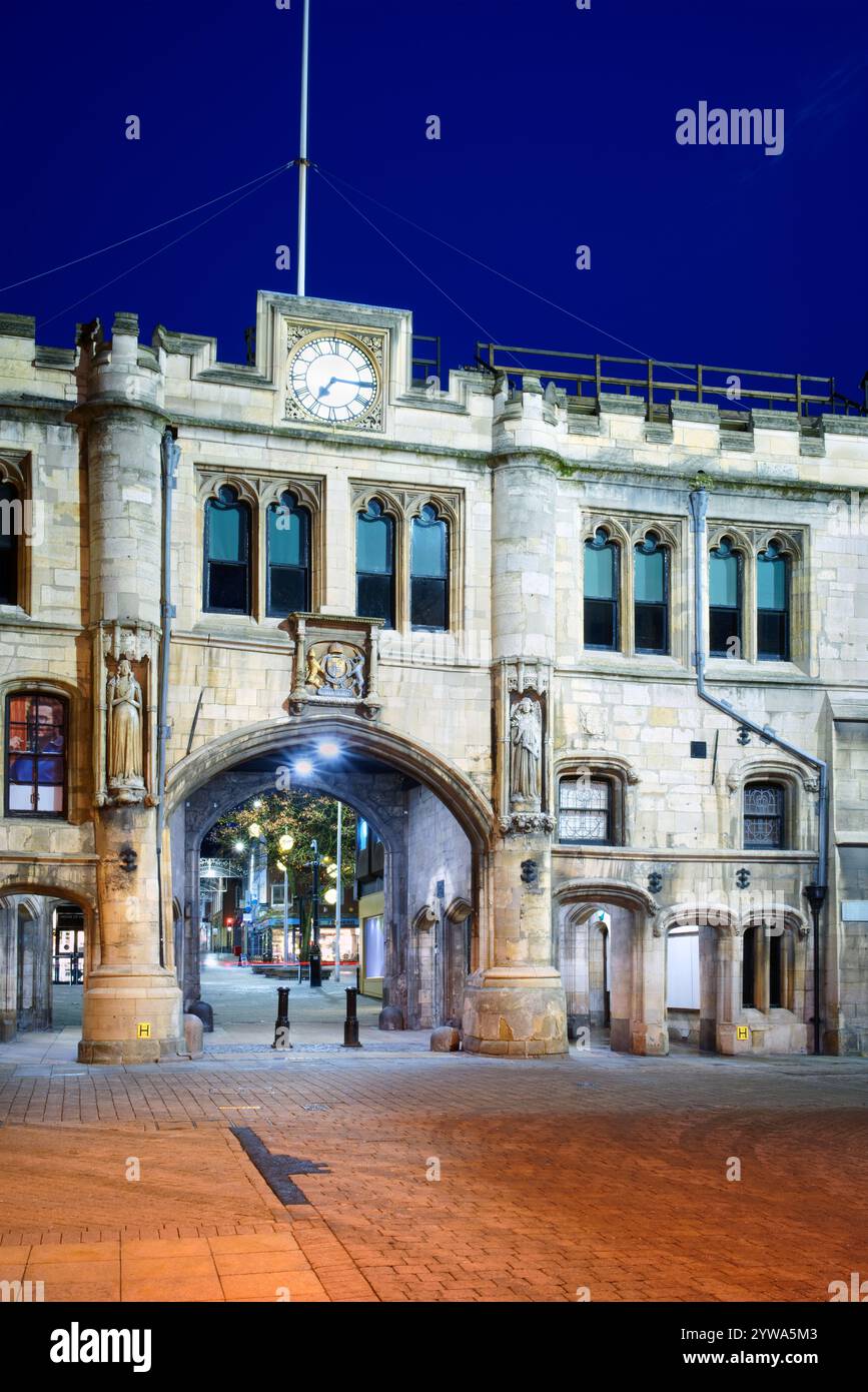 Stonebow lincoln gateway hi-res stock photography and images - Alamy