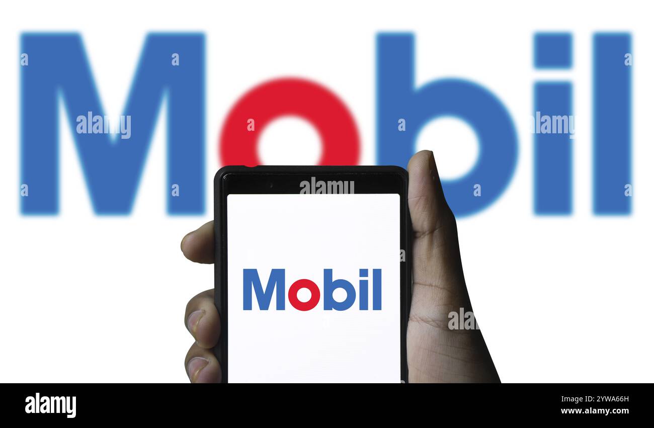 Mobil logo hi-res stock photography and images - Alamy