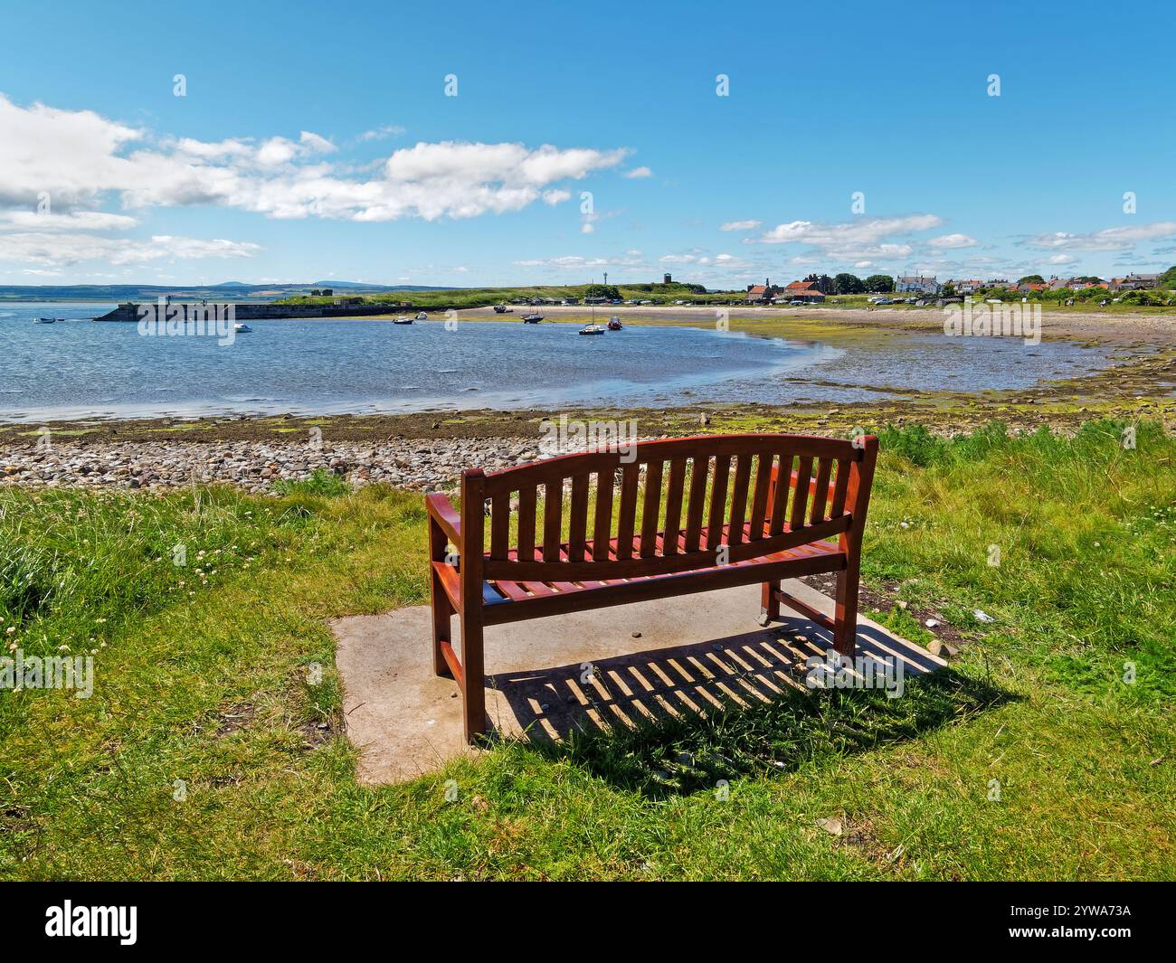 Harbour bench hi-res stock photography and images - Alamy