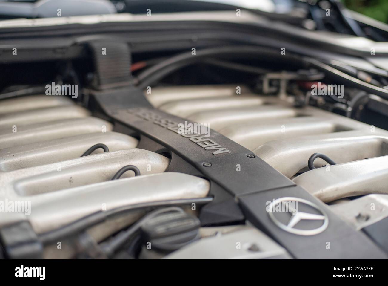 Mercedes 600SEL V12 powered ultra luxury coupe Stock Photo - Alamy