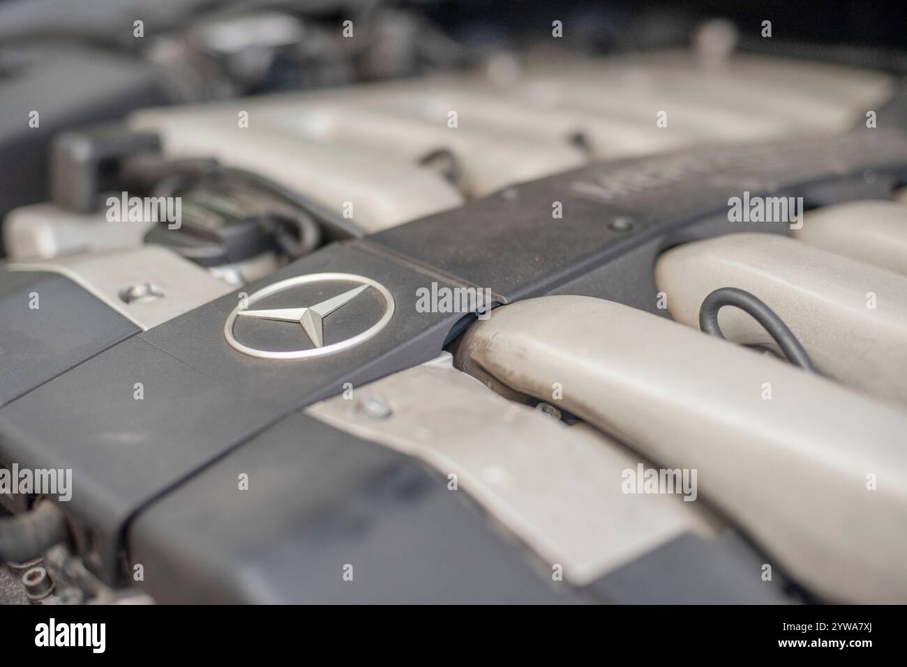 Mercedes 600SEL V12 powered ultra luxury coupe Stock Photo - Alamy